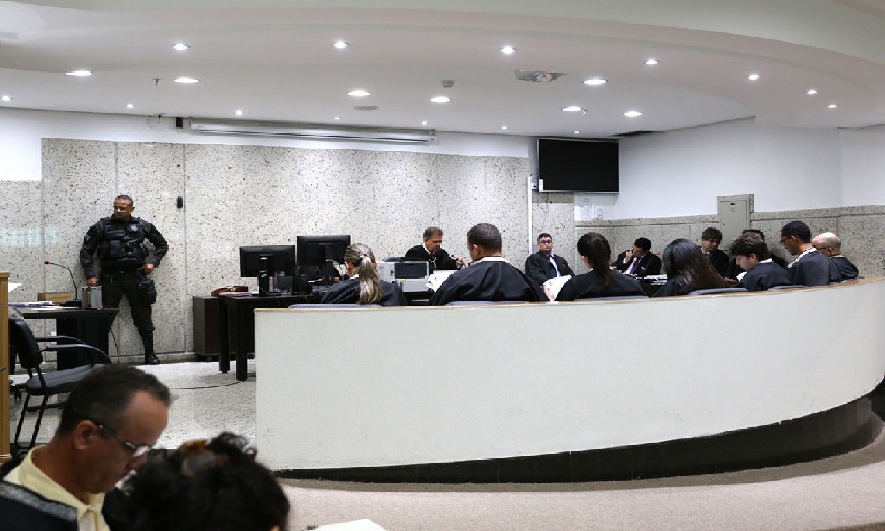 Homem que esfaqueou e matou ex-mulher é condenado a 14 anos de prisão - O Hoje