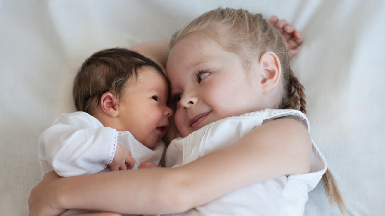 Dia do Irmão: Conheça a origem da tradição de homenagear os irmãos - O Hoje