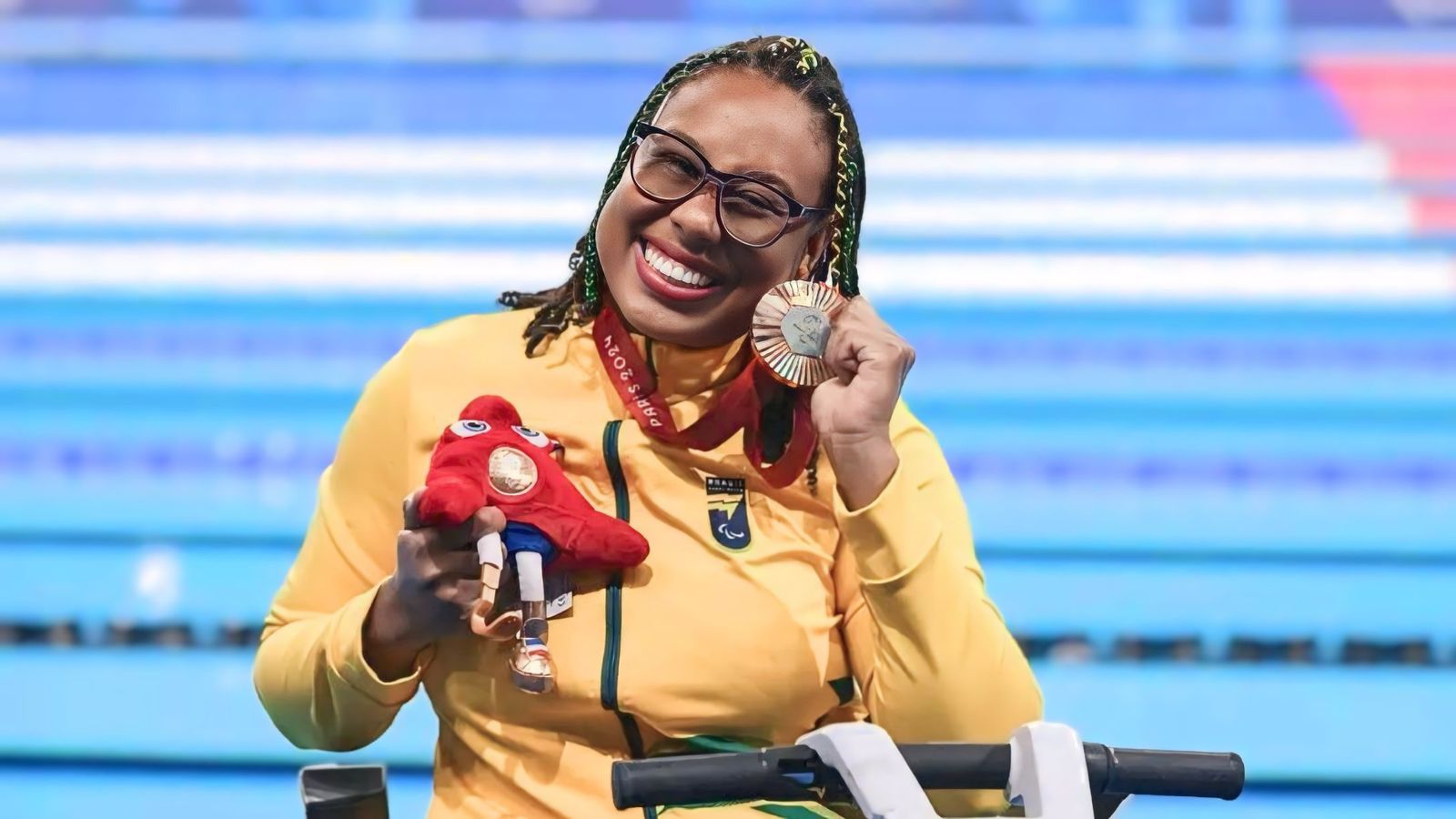 Lídia Cruz sobe ao pódio com bronze da natação, na Paralimpíada - O Hoje