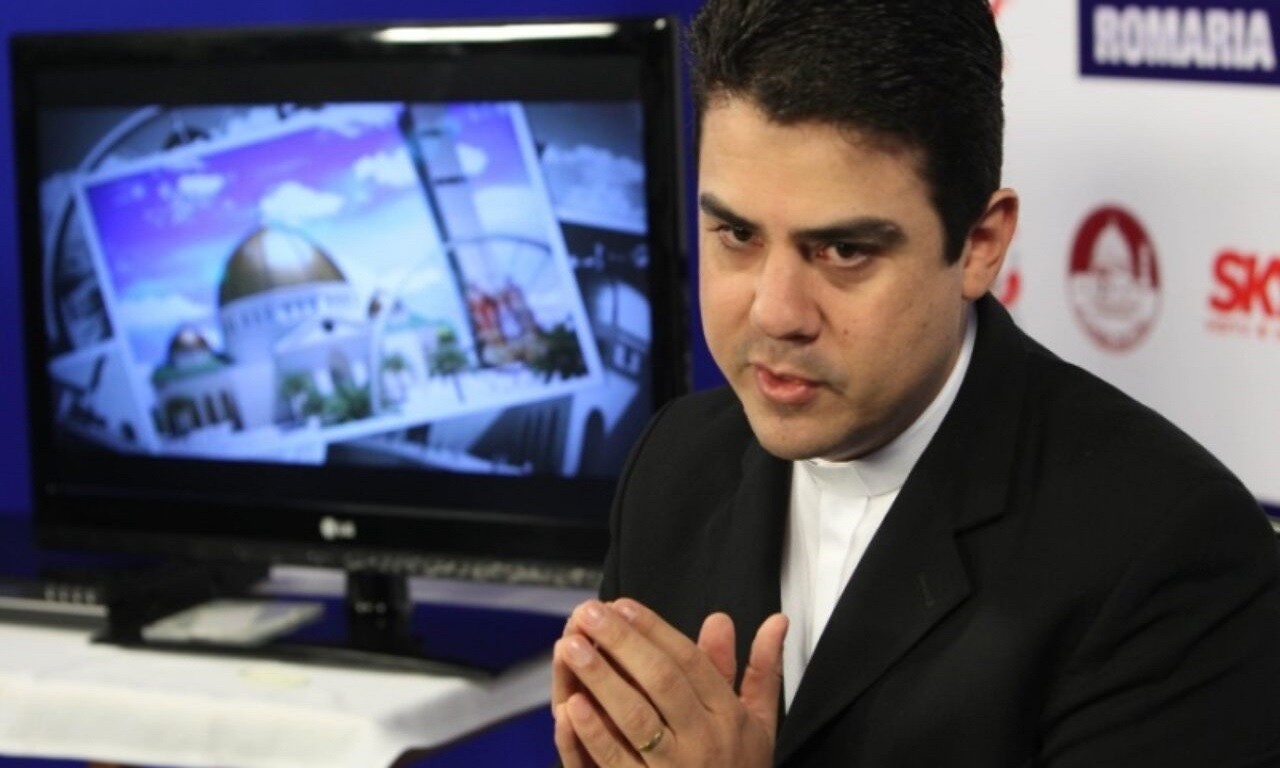 Preso, hacker teria extorquido padre Robson com ajuda da polícia - O Hoje