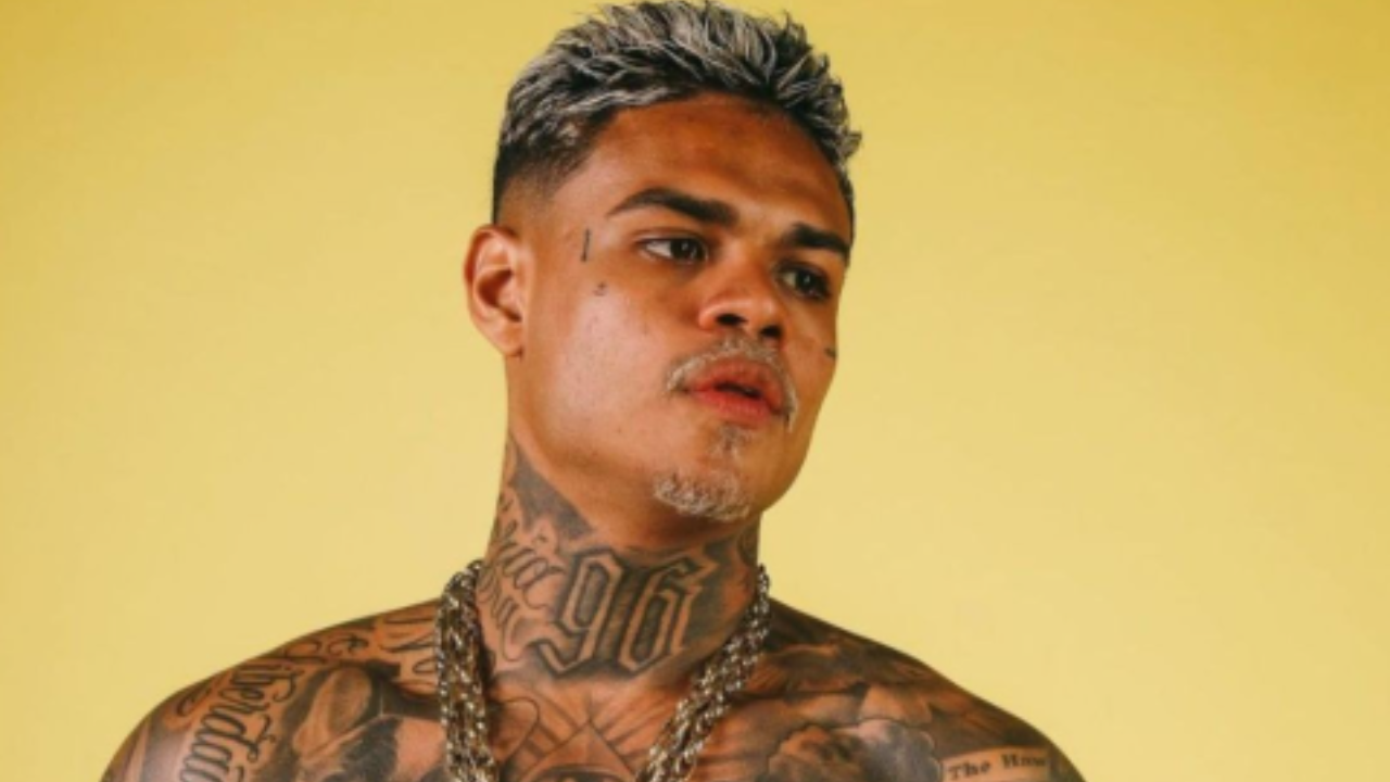 MC Cabelinho é processado em R$ 160 mil por "baldada" em show