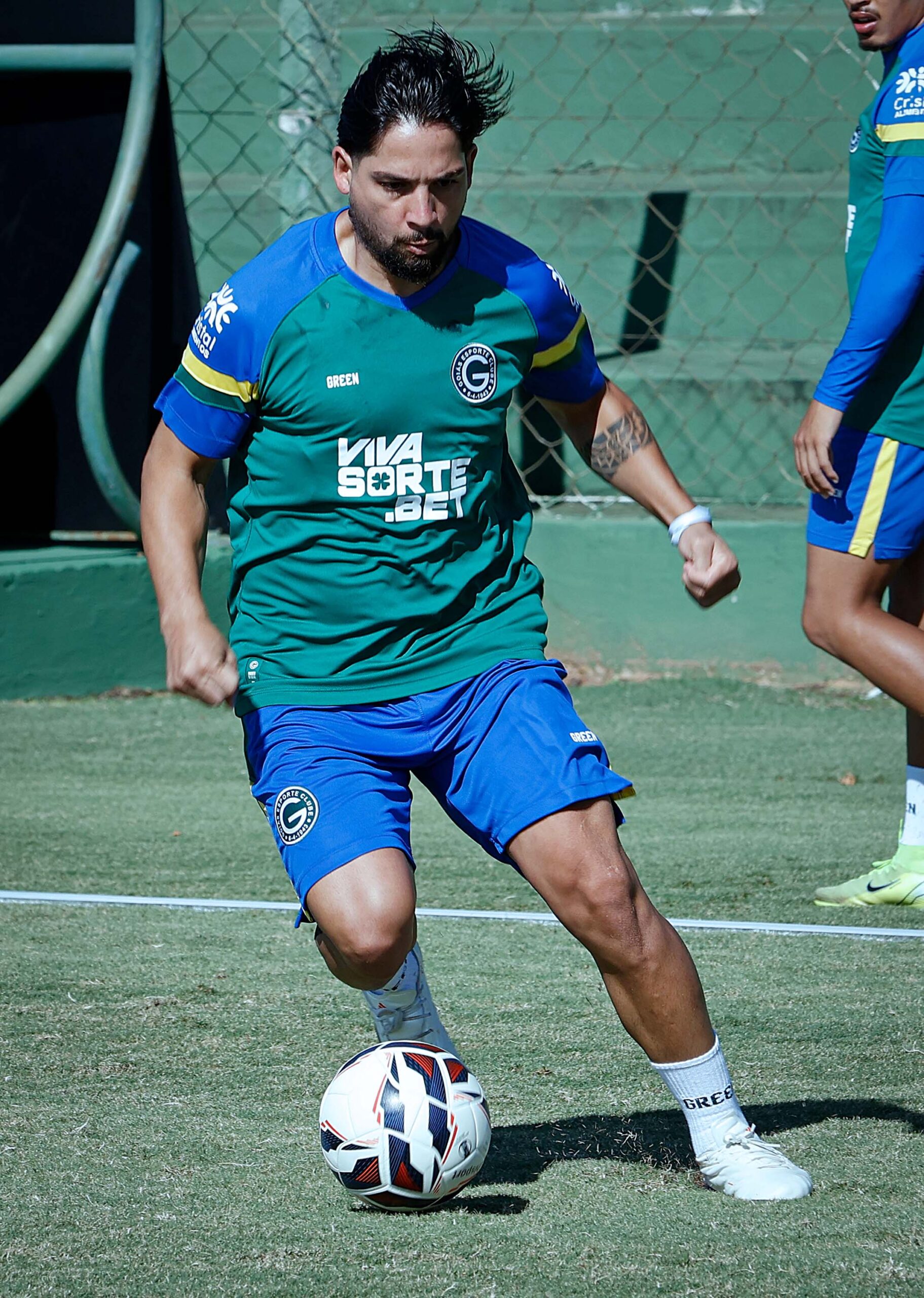 Veja vídeo: Influencer passa mal após gravar com Kid Bengala - O Hoje