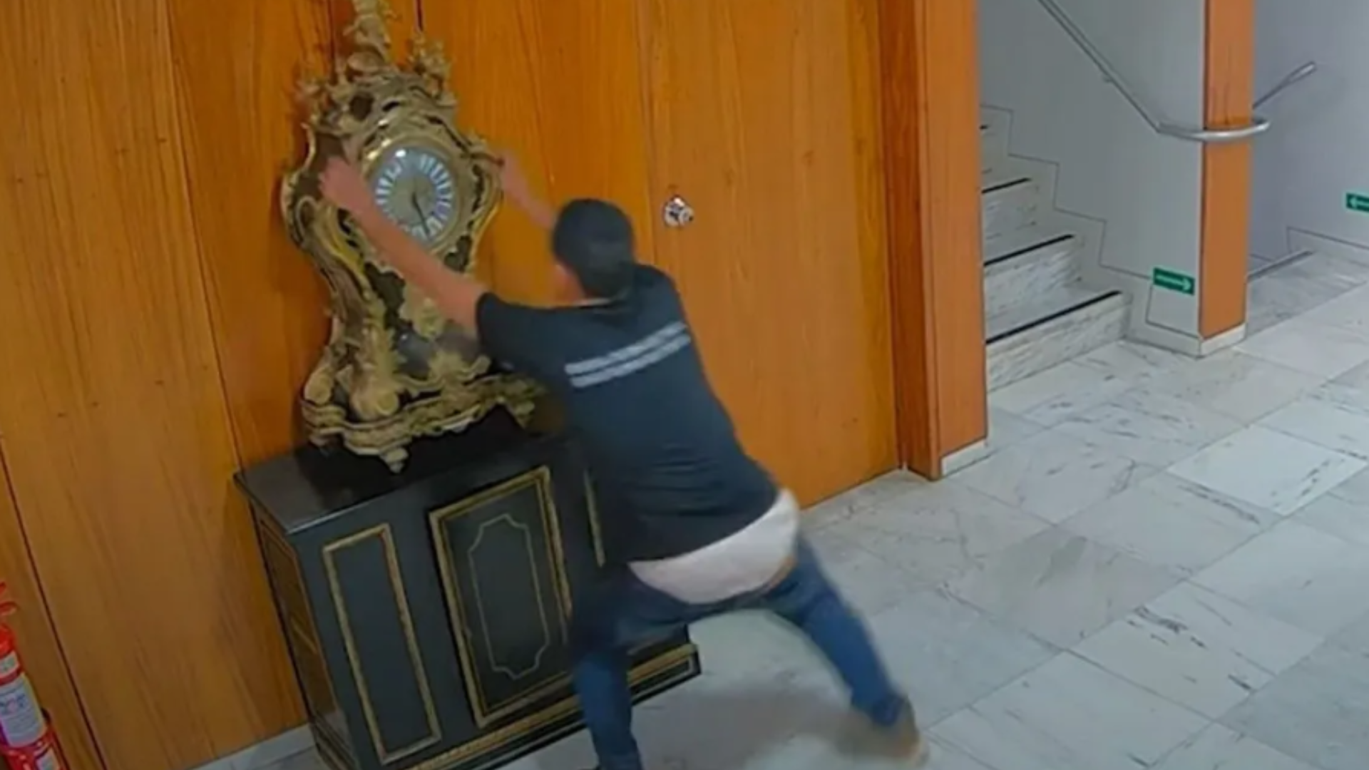 Moraes manda prender novamente homem que quebrou relógio no 8 de janeiro