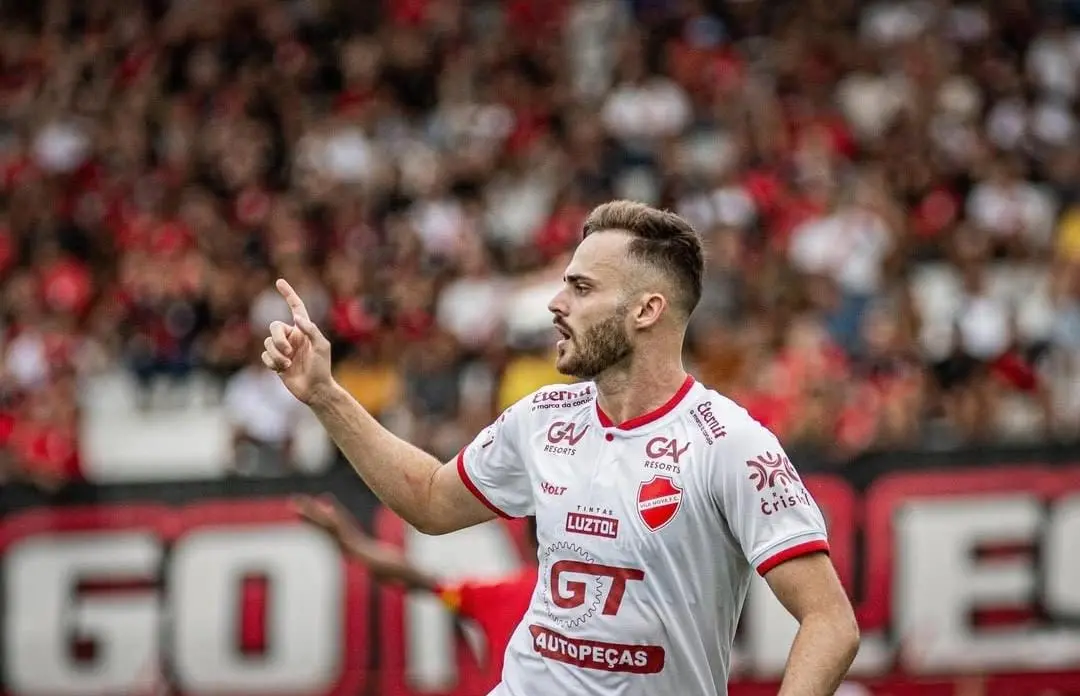 Gabriel Poveda marca contra o Volta Redonda e soma quatro gols na Série ...