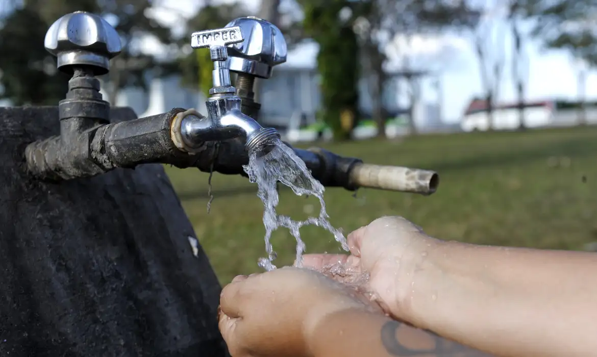 Conta de água e esgoto fica 4,845% mais caras em Goiás a partir de ...